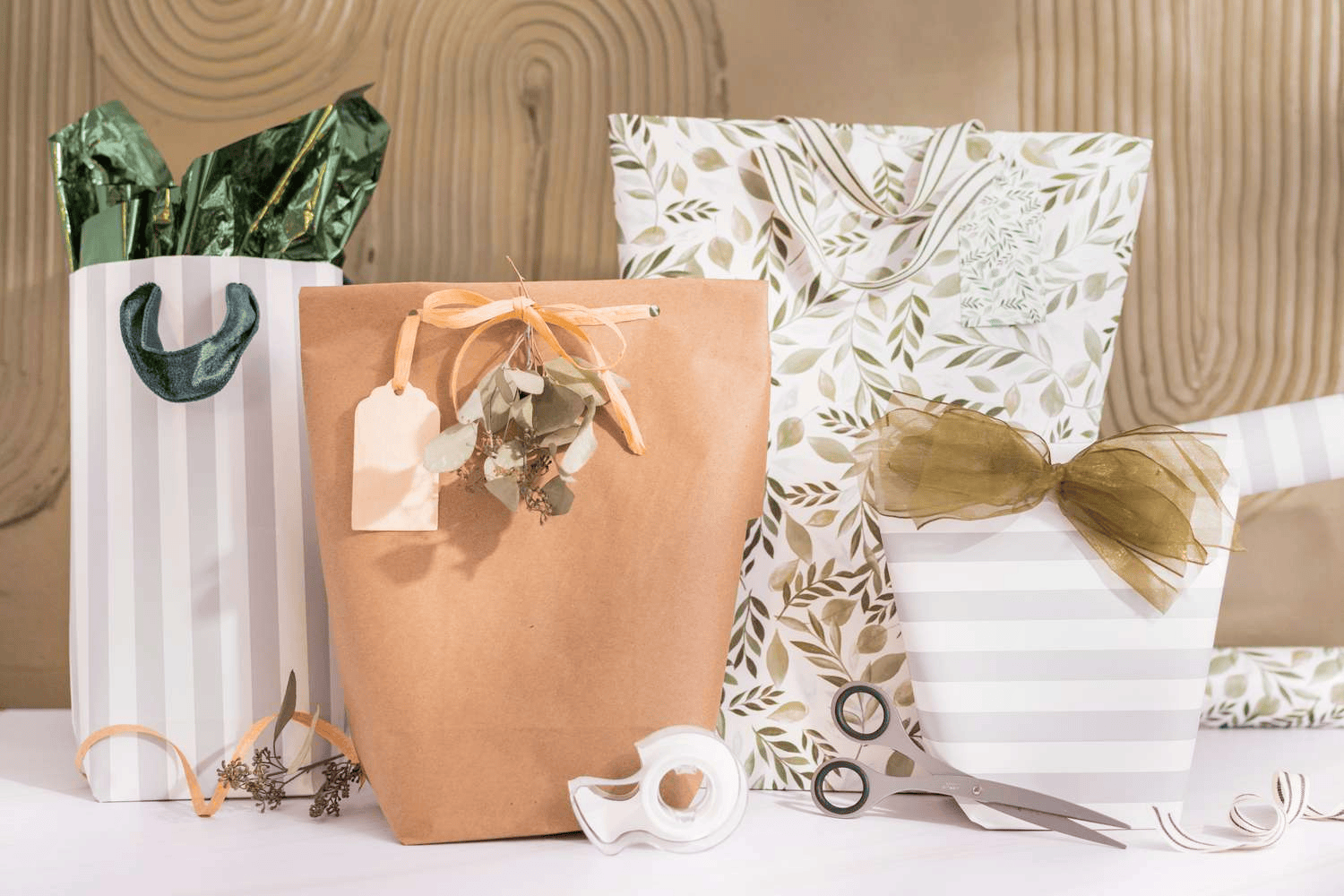 Gift Bag Etiquette: Unwritten Rules for Perfect Gift-Giving - Packoi