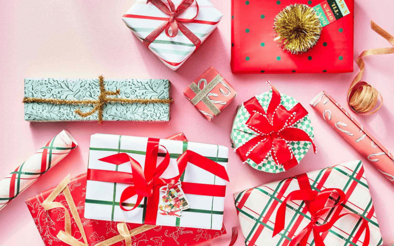 10 Gift Box Contents for Women that Make Her Feel Treasured - Packoi